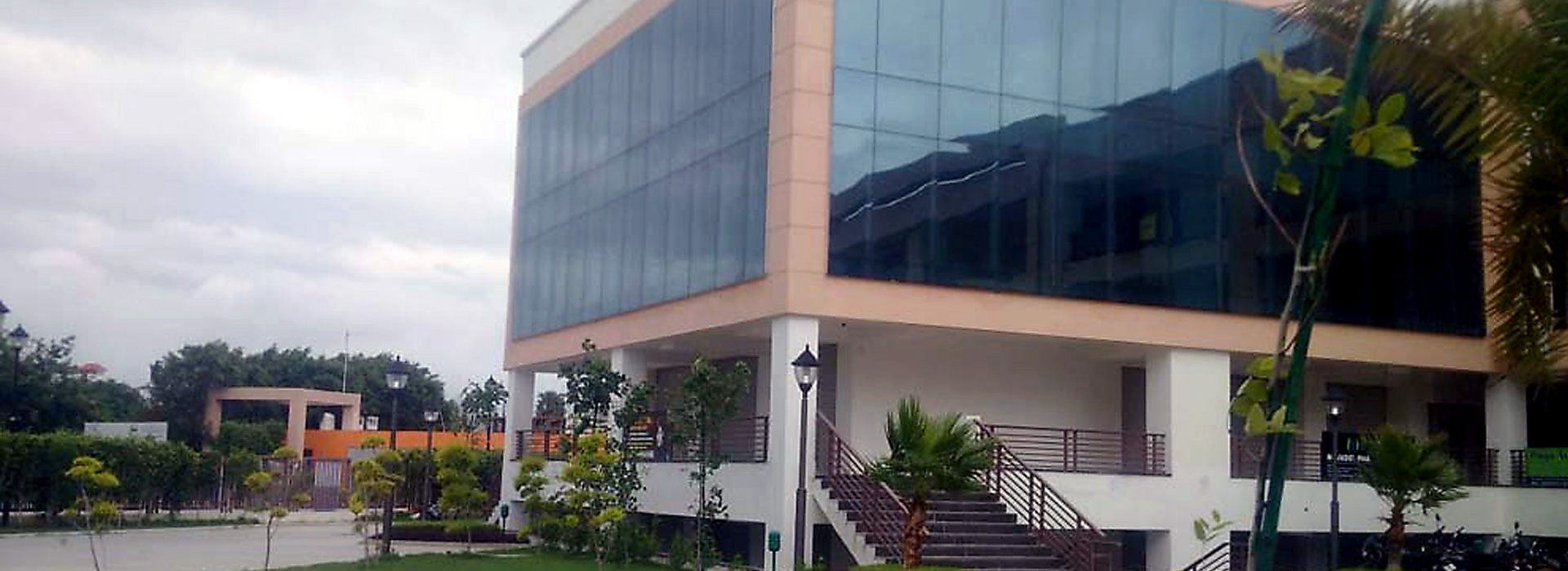 Omaxe Avenue in Amar Shaheed Path, Lucknow by Omaxe Group ...